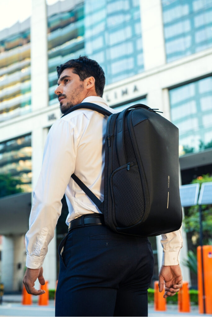 BIZZ BUSINESS & TRAVEL BACKPACK, BLACK – XD Design Thailand