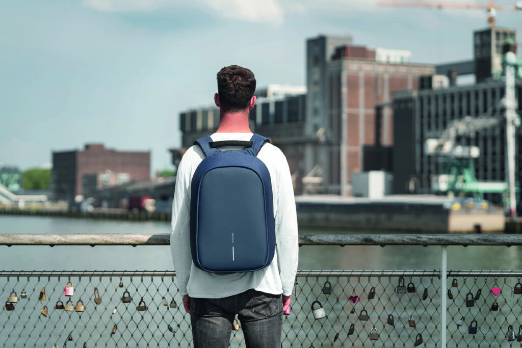 BOBBY HERO XL ANTI-THEFT BACKPACK, NAVY – XD Design Thailand