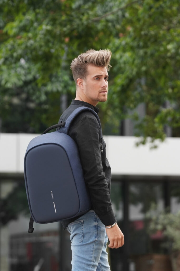 BOBBY HERO REGULAR ANTI-THEFT BACKPACK, NAVY – XD Design Thailand