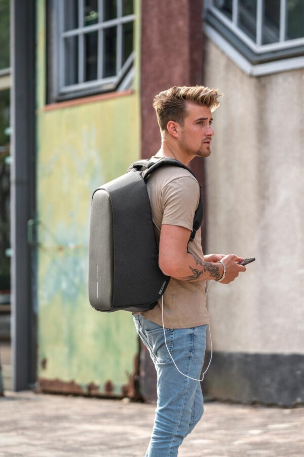 BOBBY HERO REGULAR ANTI-THEFT BACKPACK, BLACK – XD Design Thailand